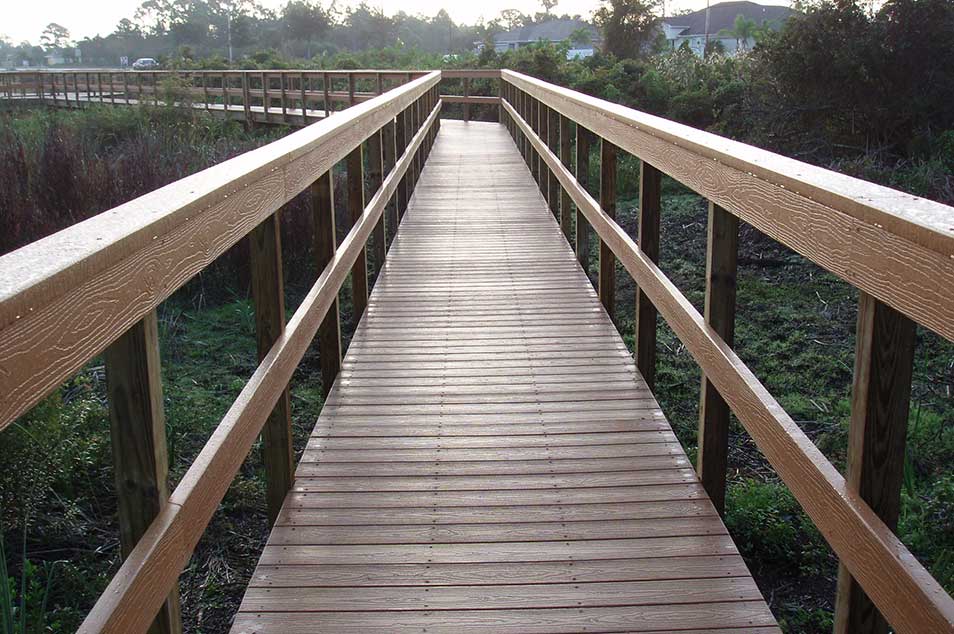 Early morning mist on environmental boardwalk structure. | Florida ...